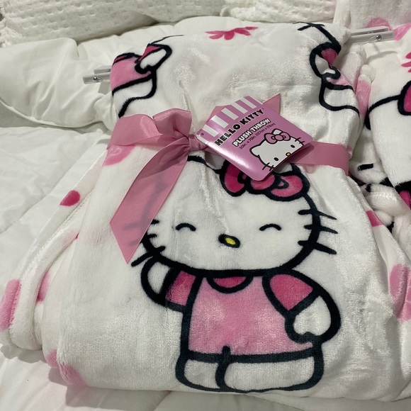 Hello Kitty | Bedding | Hello Kitty Sanrio Pink Plush Viral Tiktok ...